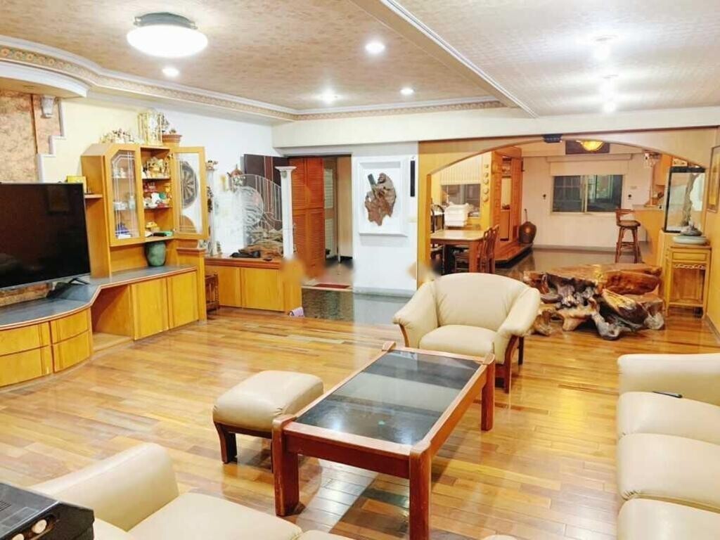 高雄大地高雄市橋頭區南溝路金福二巷電梯大廈橋頭｜隆豐商圈｜高雄大地｜大坪數4房｜雙主臥 房屋出售 樂屋網