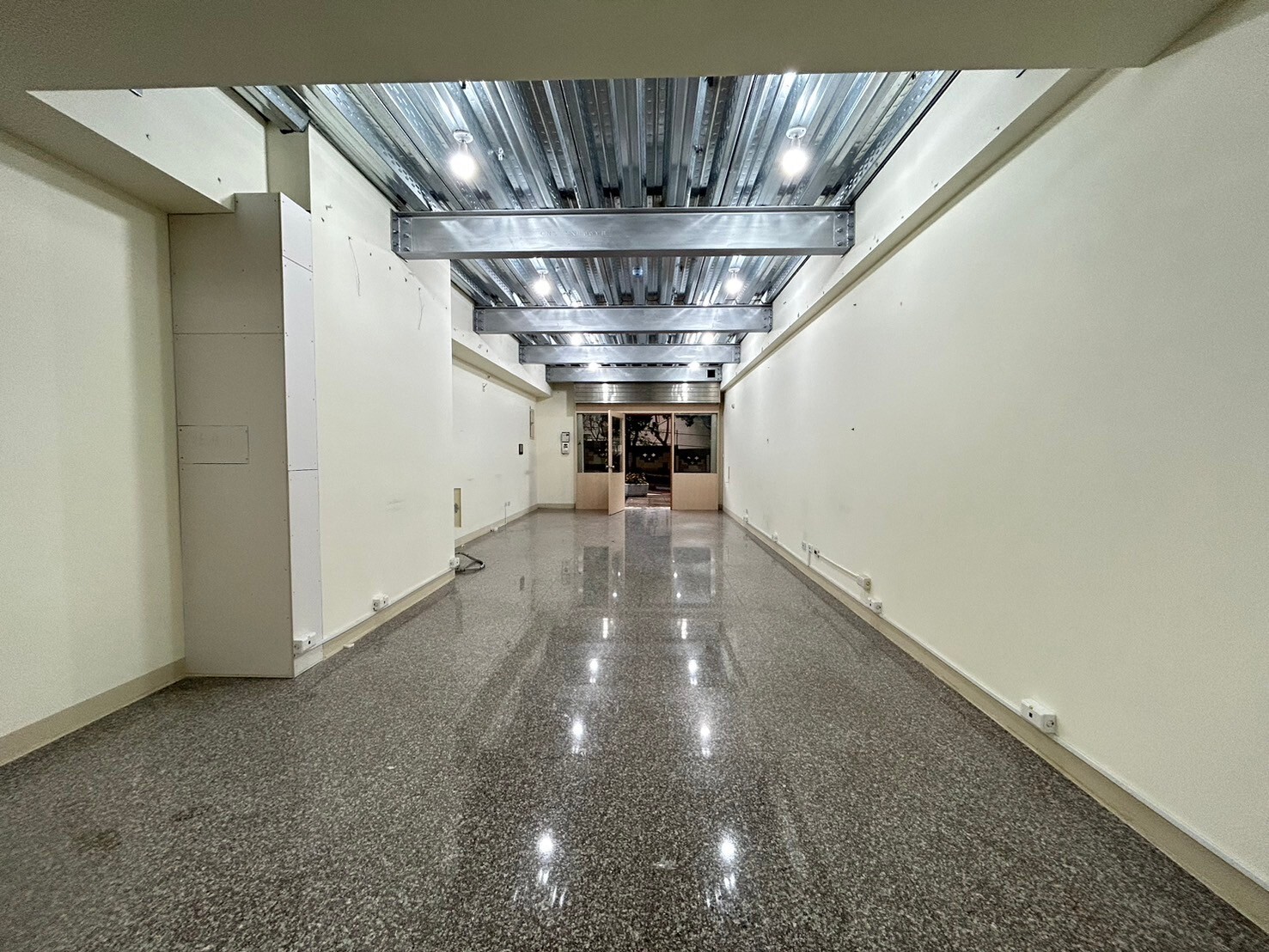 桃園市平鎮區廣泰路【丹華小吳】平興國小邊間挑高店面雙車位出租 樂屋網