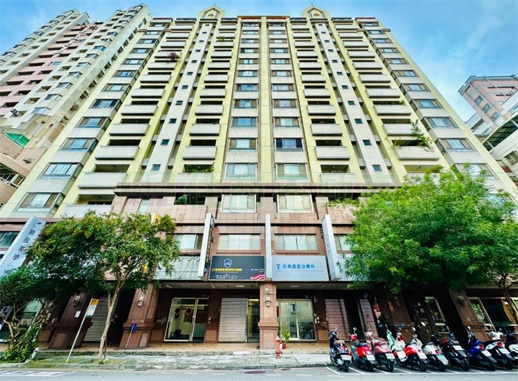 台中市南屯區河南路四段電梯大廈三采建設明星學區四房平車 房屋出售 樂屋網