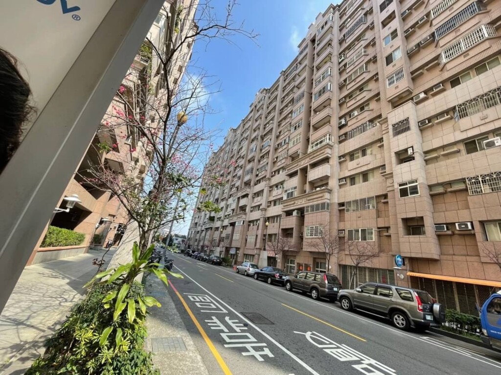 皇城帝寶陸光七村甲區台中市西屯區皇城街電梯大廈 認真ㄉ倫 超級捷運宅皇城帝寶大三房平車 房屋出售 樂屋網