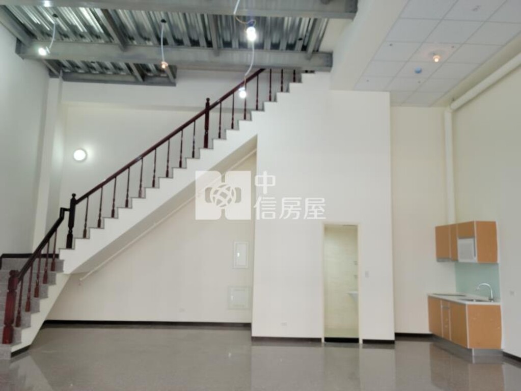 高雄市左營區勵志中街電梯大廈悅誠大面寬 1年屋 金店出租 房屋出租 樂屋網