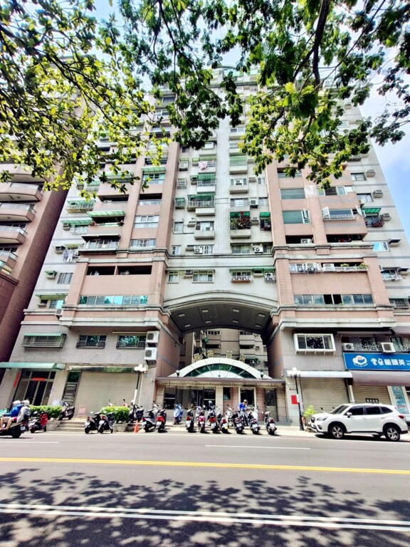 歐洲宮廷嘉義市東區民權路電梯大廈嘉義中山公園三房住家歡迎不動產委賣委租 房屋出售 樂屋網