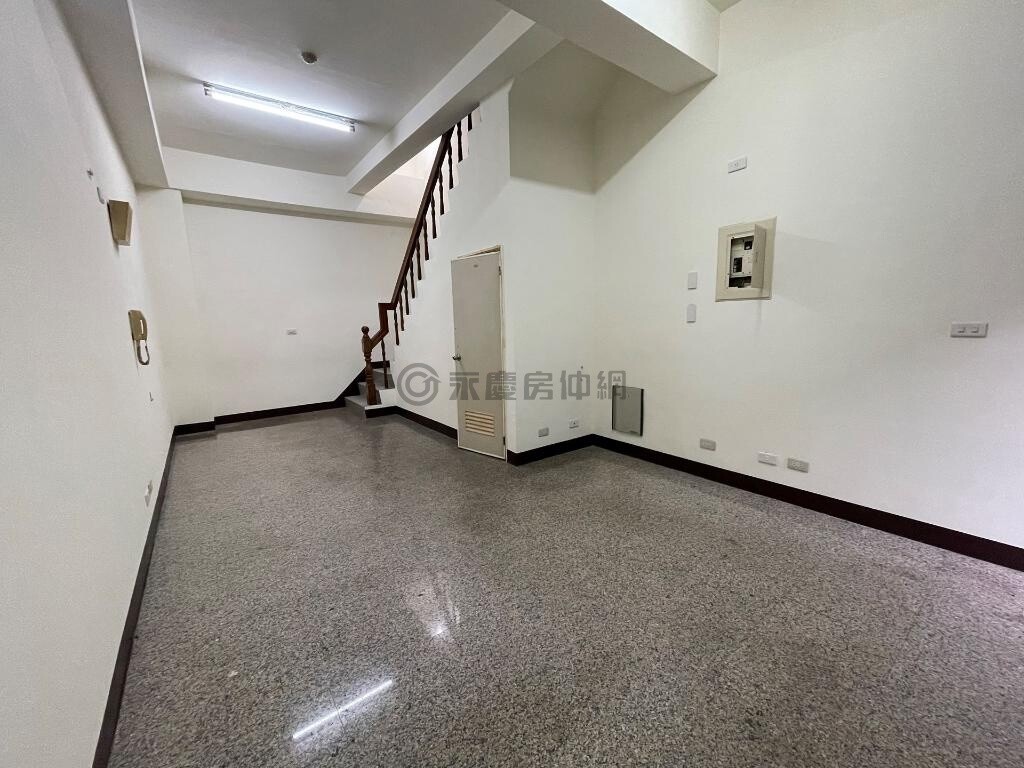 博愛豪景高雄市左營區立大路電梯大廈左營崇德商圈超潛力店面平移車位 房屋出售 樂屋網