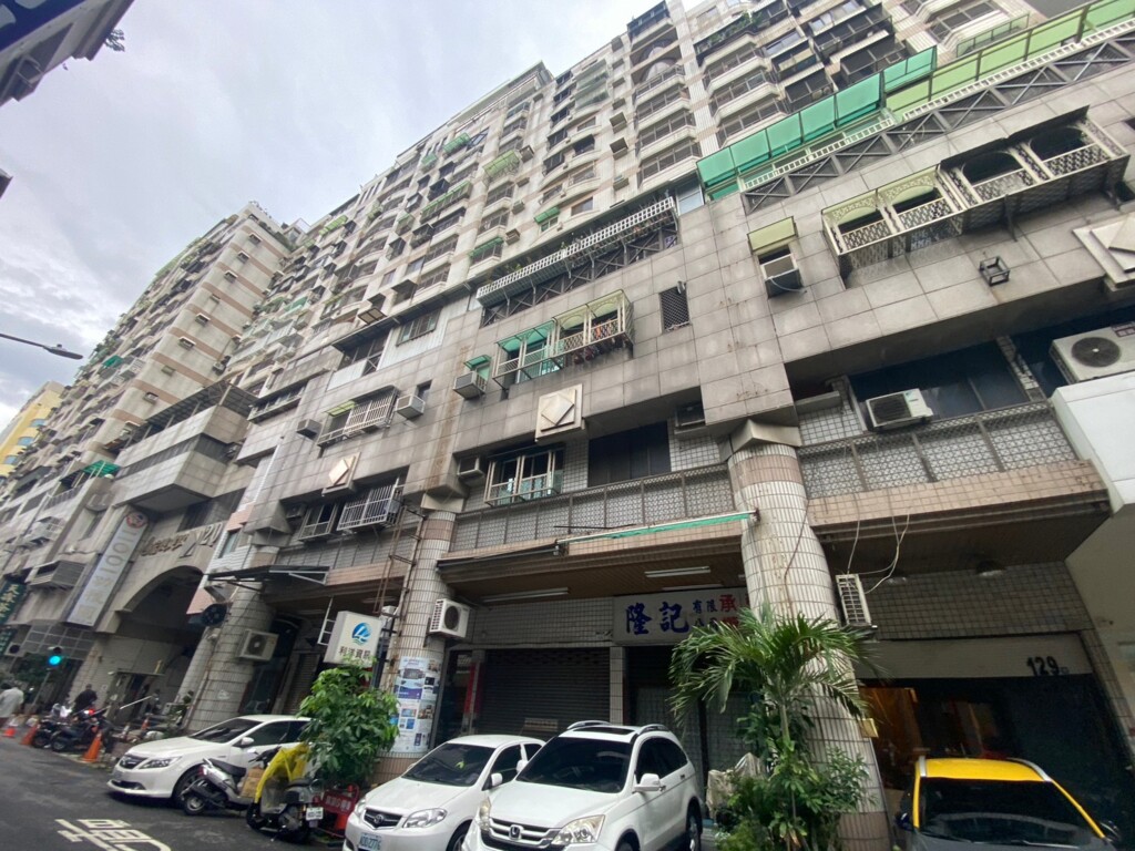 宏總2001廣場高雄市苓雅區永樂街電梯大廈新光三越百貨三多捷運站大四房電梯大樓 房屋出租 樂屋網