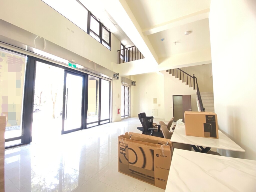 鳳凰時代高雄市橋頭區橋新三路電梯大廈橋頭鳳凰時代地方法院大面寬12樓店面雙平車 房屋出售 樂屋網