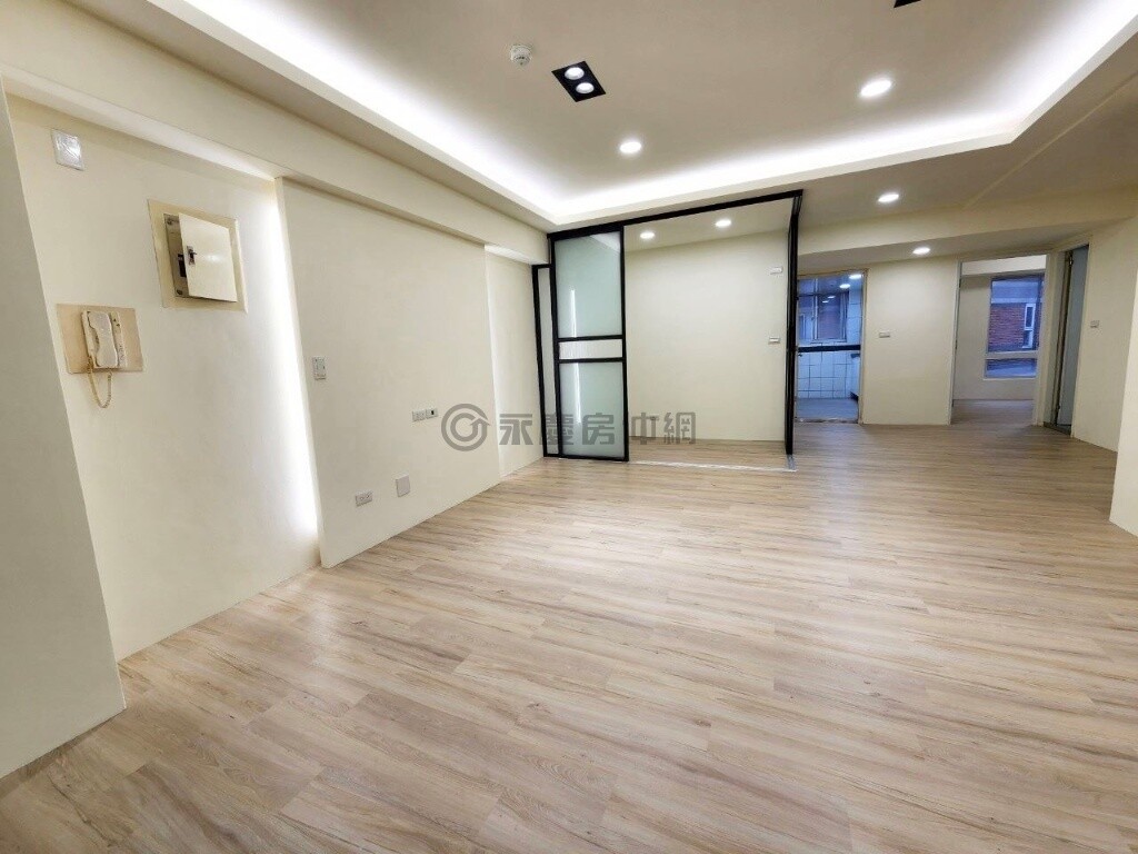 巴黎伯爵桃園市桃園區莊敬路一段電梯大廈巴黎伯爵景觀邊間31房車 房屋出售 樂屋網