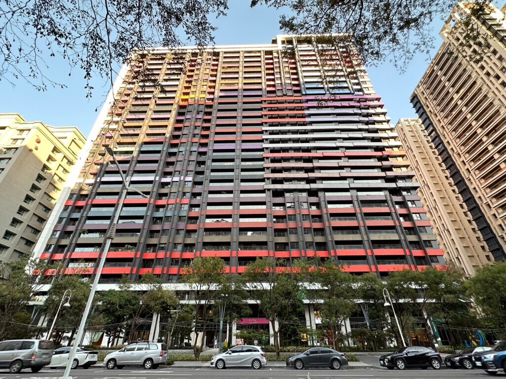 美術館特區 美術皇居3主臥全新未住精裝連號雙平車 高雄市鼓山區京城美術皇居買房子、房屋出售 樂屋網