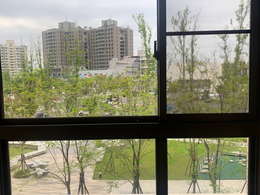 建義微笑世界台中市烏日區三榮北路電梯大廈高鐵特區微笑2房平車面公園 房屋出售 樂屋網