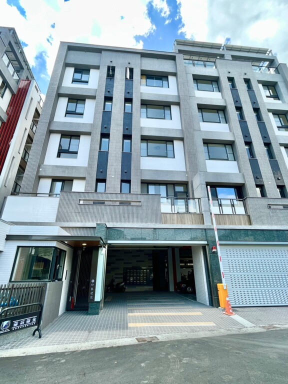 鑽石印象no5華廈區屏東縣屏東市博愛路電梯大廈送家具電器⭕️全新鑽石印象5⭕平面大車位 房屋出售 樂屋網