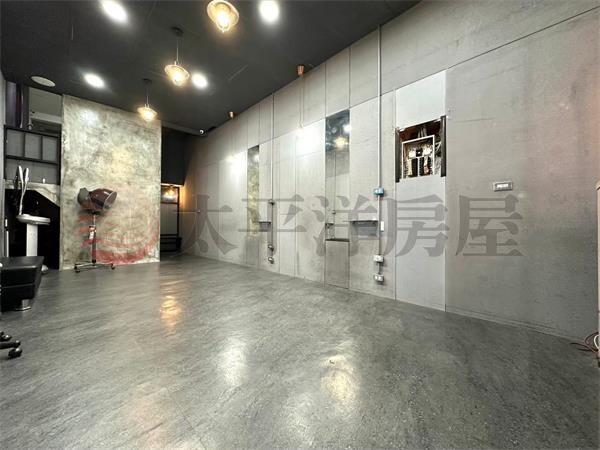 高雄市新興區林森一路新崛江商圈 透天店面一樓出租 樂屋網