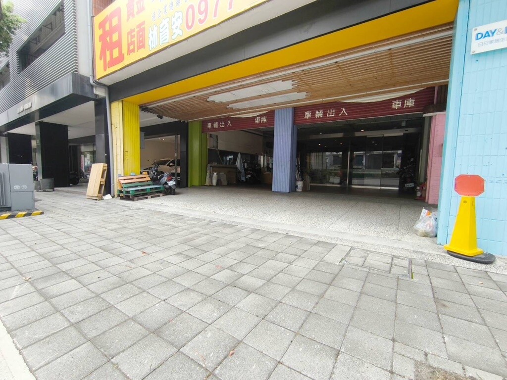 台中市西屯區文心路三段 10米大坪數店面，門前四車 出租 樂屋網