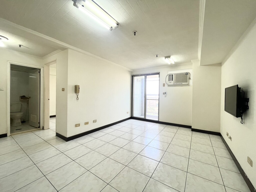 南天王大廈台中市南區工學北路電梯大廈買屋找哲瑜 專簽中山醫 大一房一廳 房屋出售 樂屋網