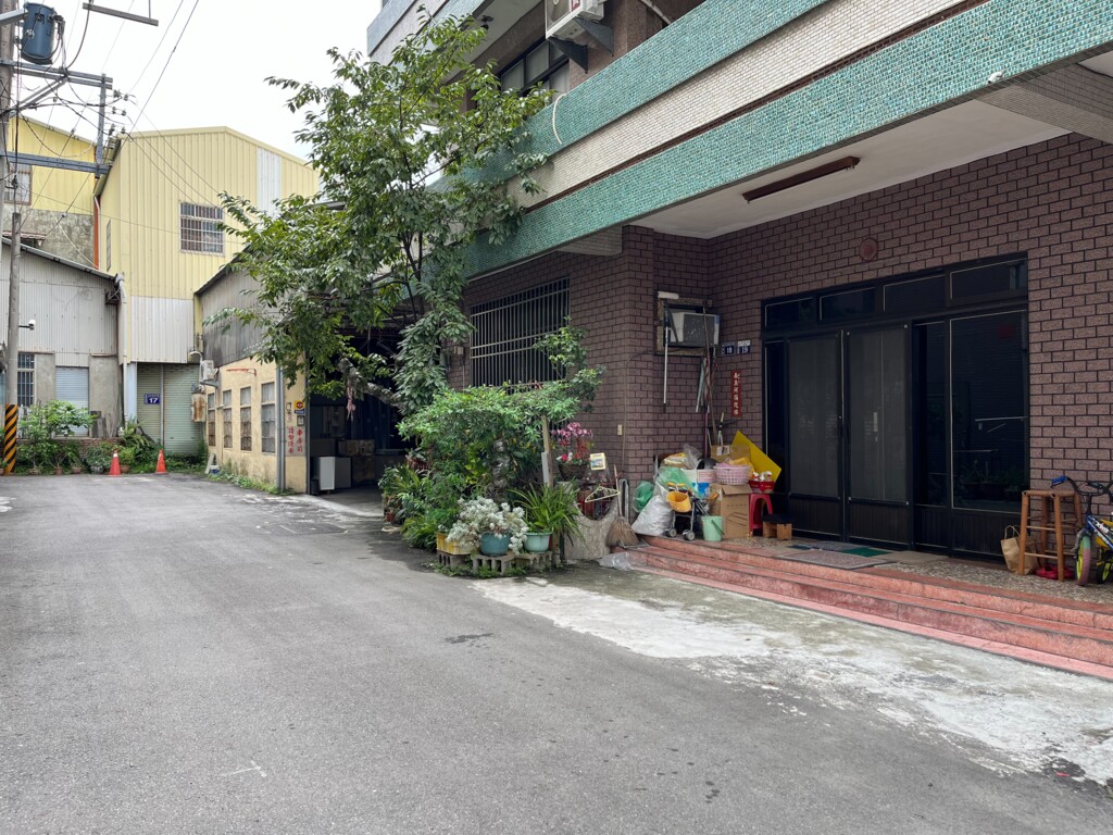 台中市豐原區合作街透天厝vr近豐原大道承德路30米大面寬住二建地買地送廠住 房屋出售 樂屋網