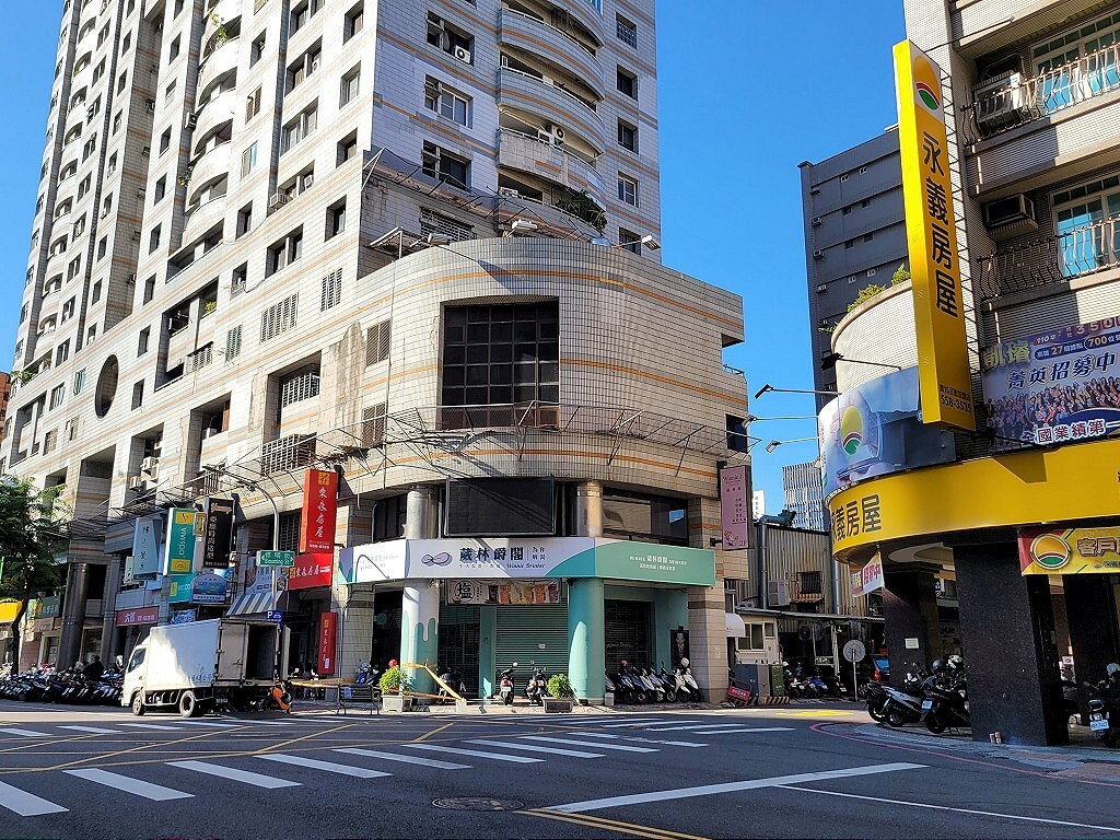 龍揚庭高雄市左營區至聖路電梯大廈r13捷運 義享天地商圈三角窗金店面 房屋出租 樂屋網