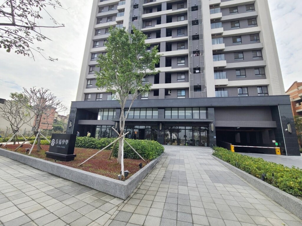 春福學學台南市安南區安富街電梯大廈 ️王信智 ️愛上安南春福學學12樓賺錢鑫店面 房屋出租 樂屋網