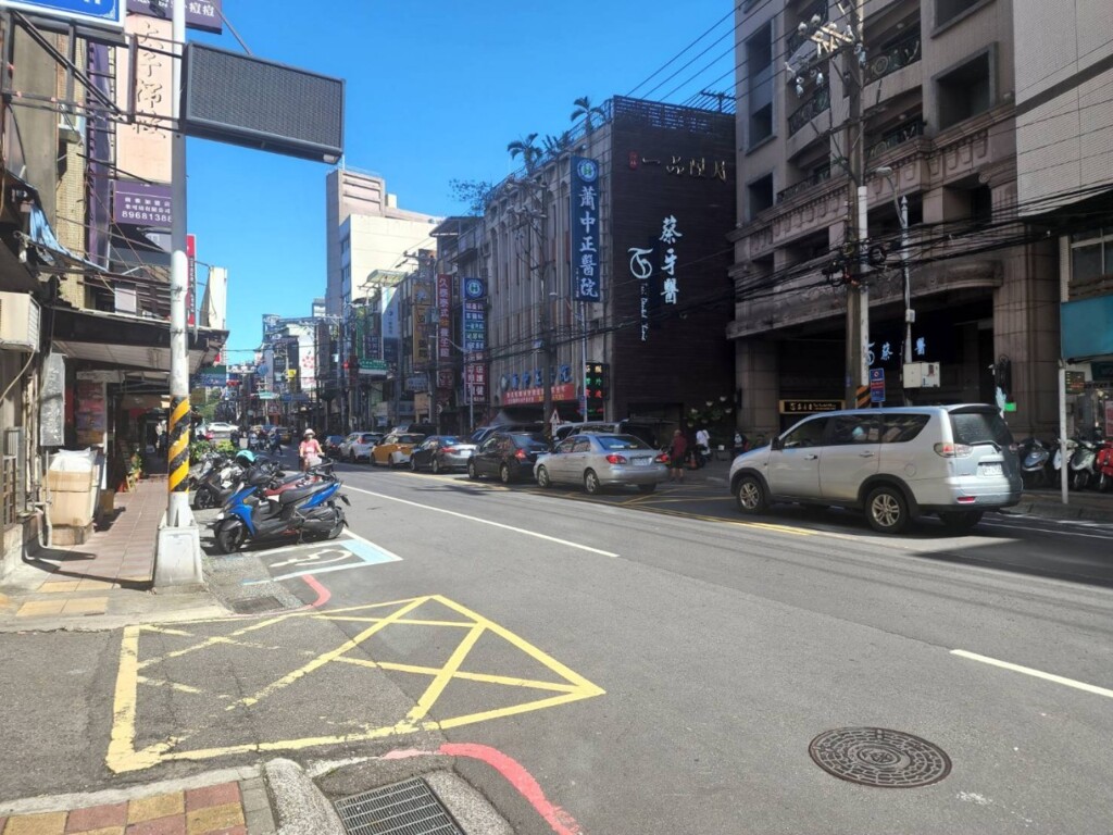 金鑽大樓新北市板橋區南雅南路一段電梯大廈府中捷運收租 太平洋房屋蘇彩蓁大嫂 房屋出售 樂屋網