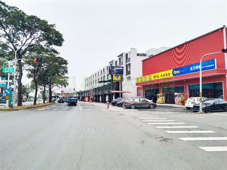 高雄市鳥松區神農路店面鳥松吉郡鼎艷全新店面出租 房屋出租 樂屋網