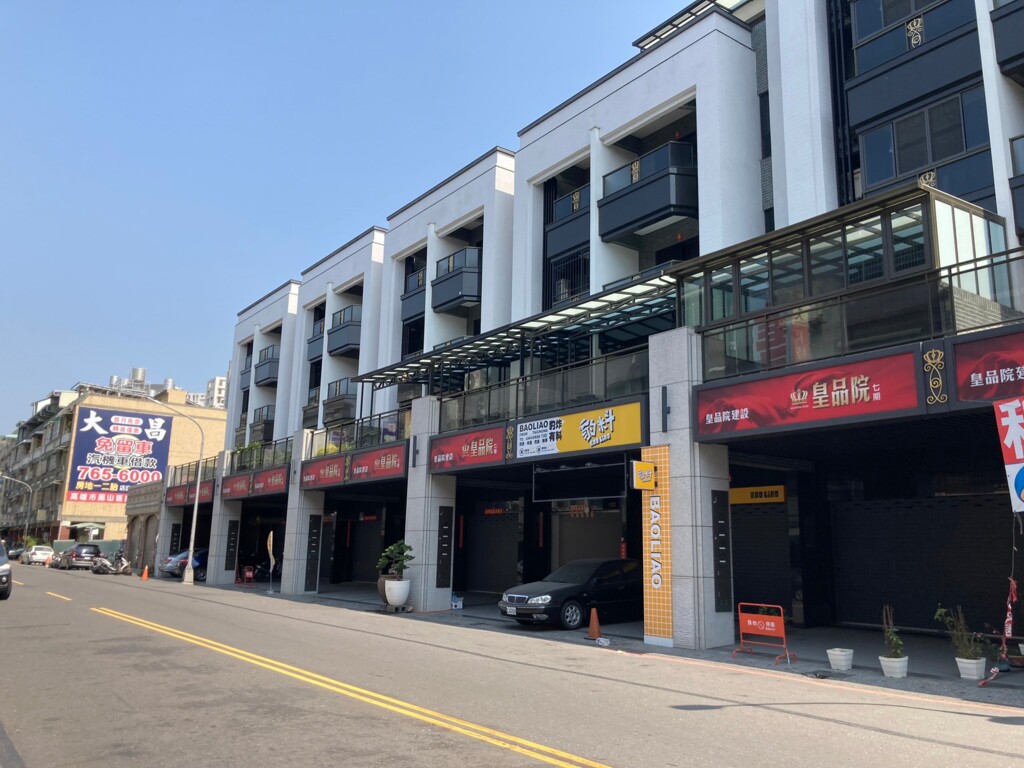 高雄市鳳山區鳳甲路透天厝鳳甲路鳳山皇品院金店面一樓淳翎 房屋出租 樂屋網