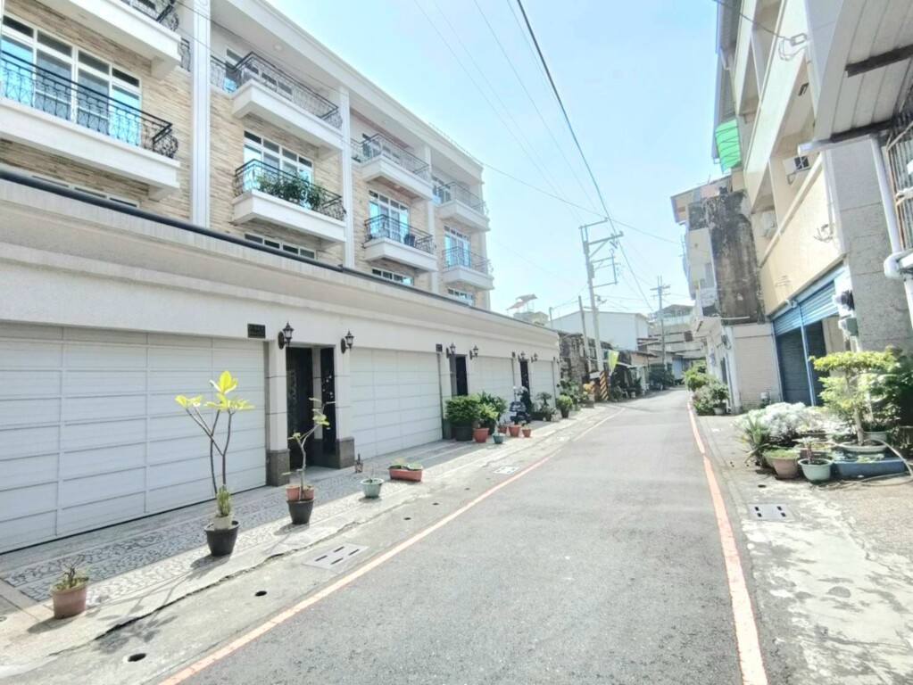 台南市永康區大灣五街透天厝永康國小獨院大面寬車墅 房屋出售 樂屋網