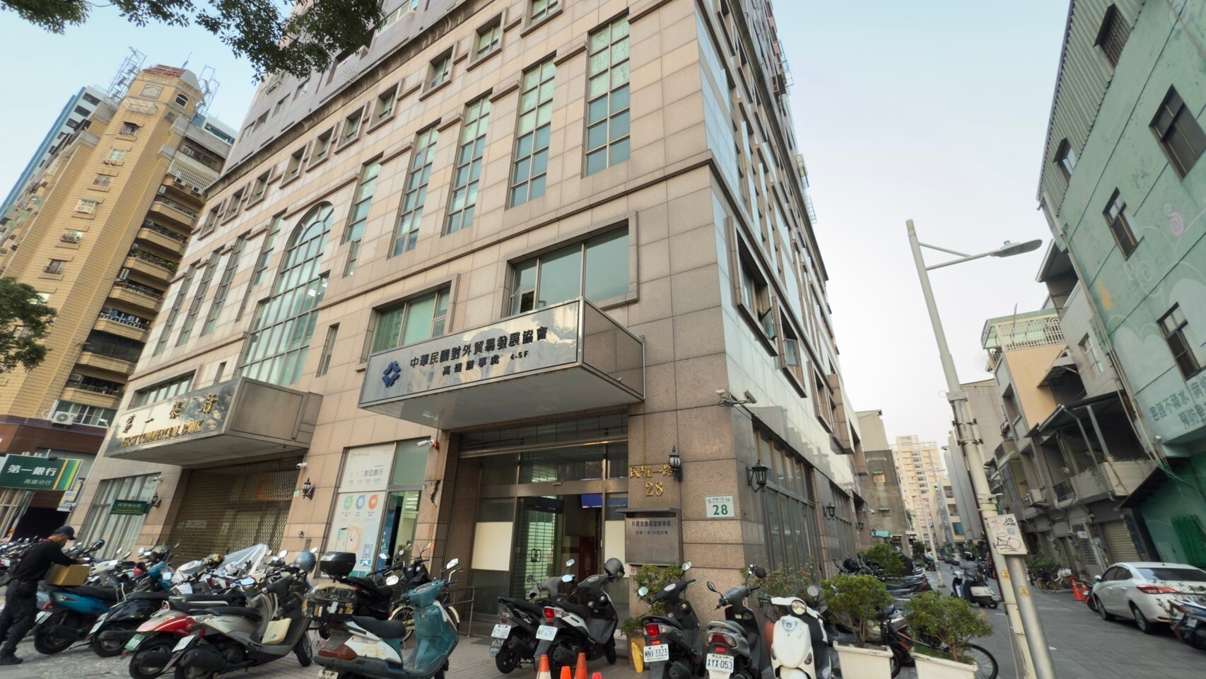 國賓家祉高雄市前金區河東路電梯大廈絕美無敵海景亞灣浪漫愛河國賓首排三房大平車 房屋出售 樂屋網