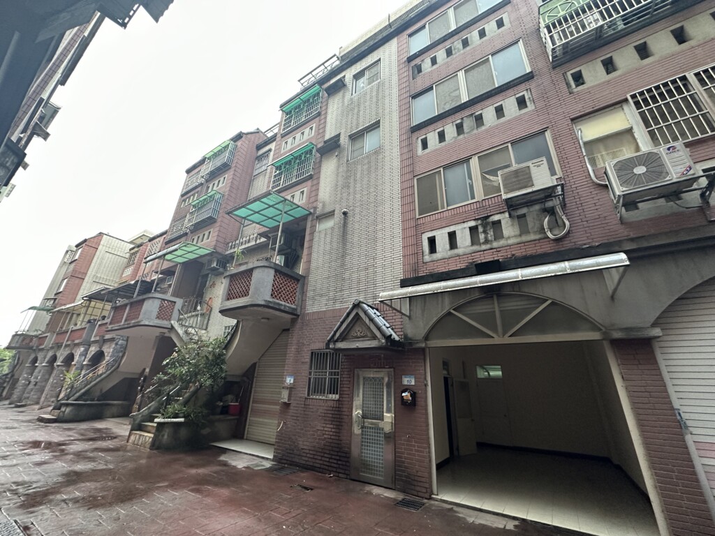 維也納桃園市平鎮區中豐路山頂段別墅平鎮家樂福河景美別墅 桃園土地仲介 房屋出售 樂屋網