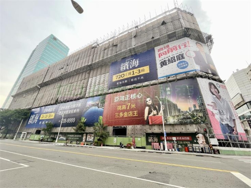 高雄市苓雅區三多四路電梯大廈亞灣繽海邊間採光三房平車 房屋出售 樂屋網