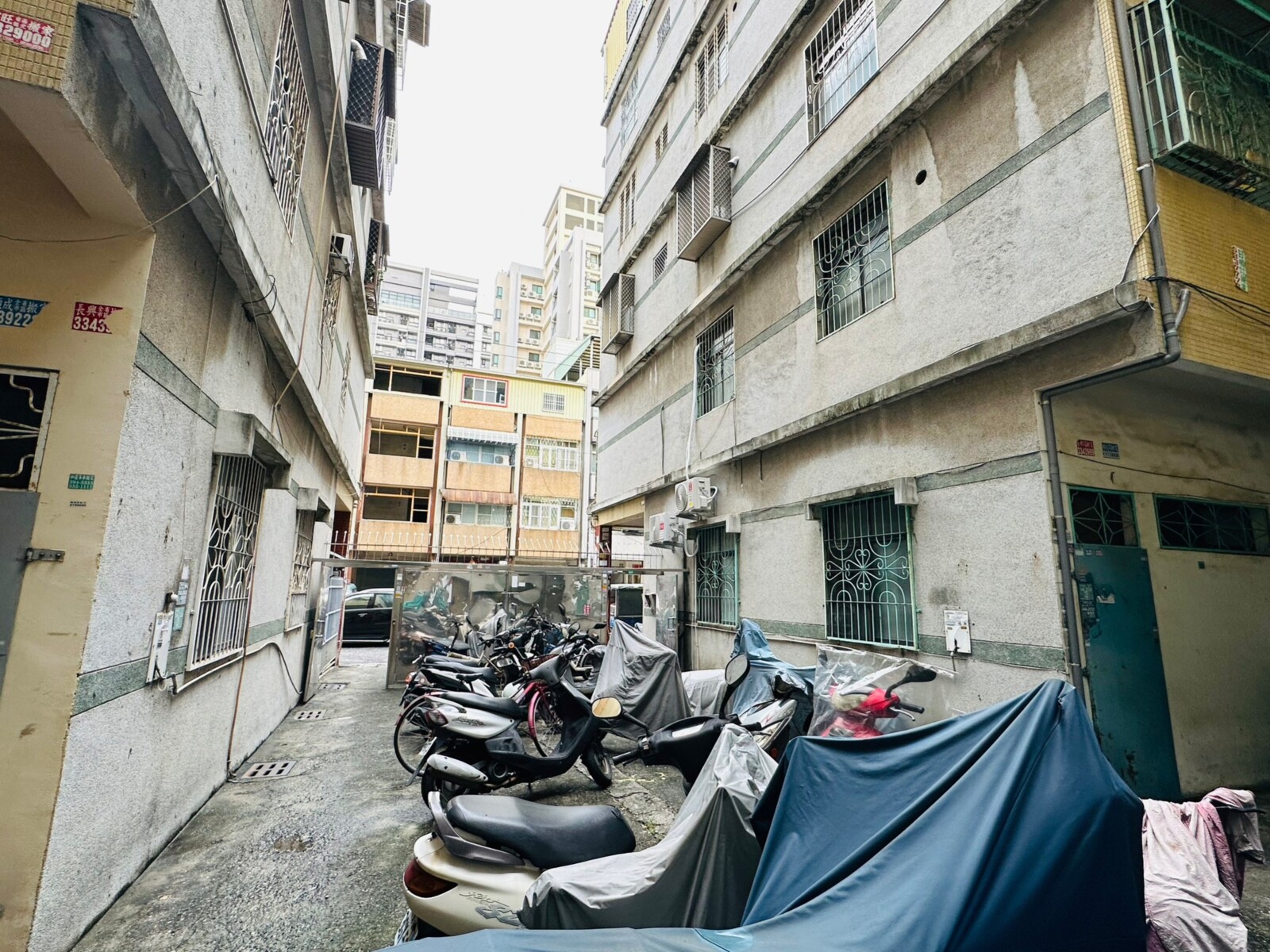 高雄市左營區文萊路公寓屋主誠售!左營華夏崇德巨蛋商圈 公寓三樓採光好 房屋出售 樂屋網