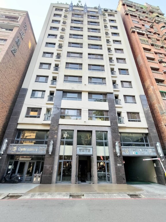芳崗行館高雄市鼓山區文信路電梯大廈巨蛋瑞豐商圈三房＋平車（屋齡新） 房屋出售 樂屋網