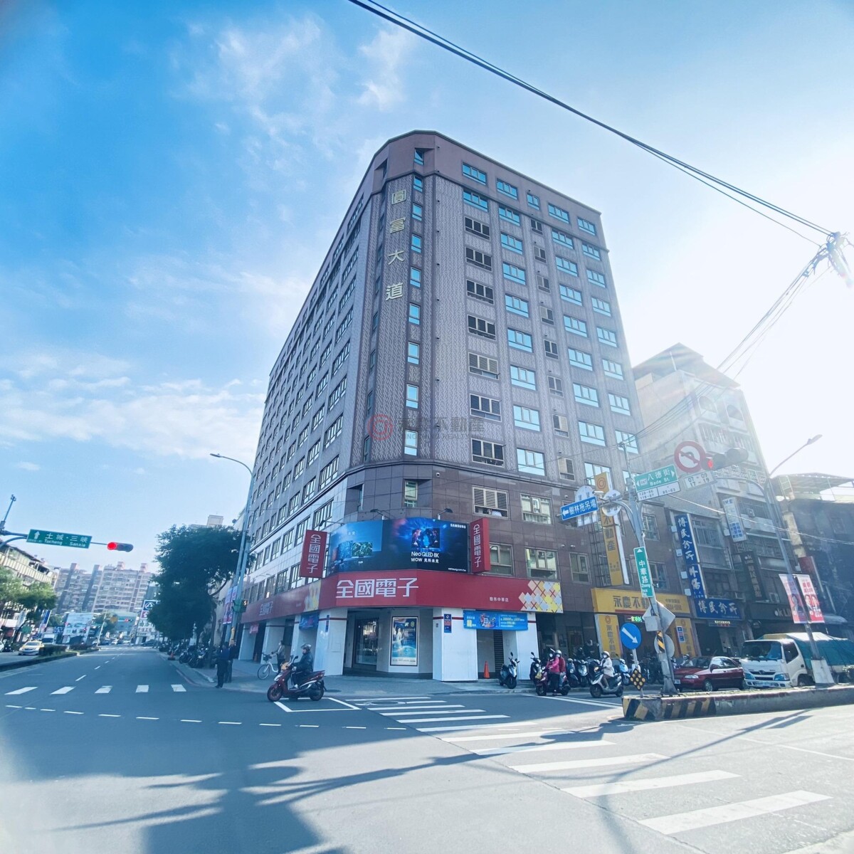 圓富大道新北市樹林區八德街電梯大廈圓富大道雙拼大戶~~ 住辦兩相宜` 房屋出售 樂屋網