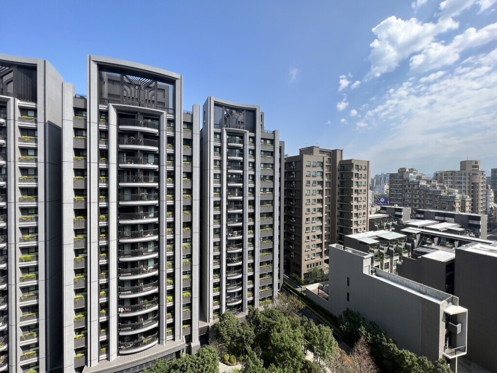 德鑫希望新竹縣竹北市成功十六街電梯大廈興隆國小成功國中法院特區【德鑫希望】四房平車 房屋出售 樂屋網
