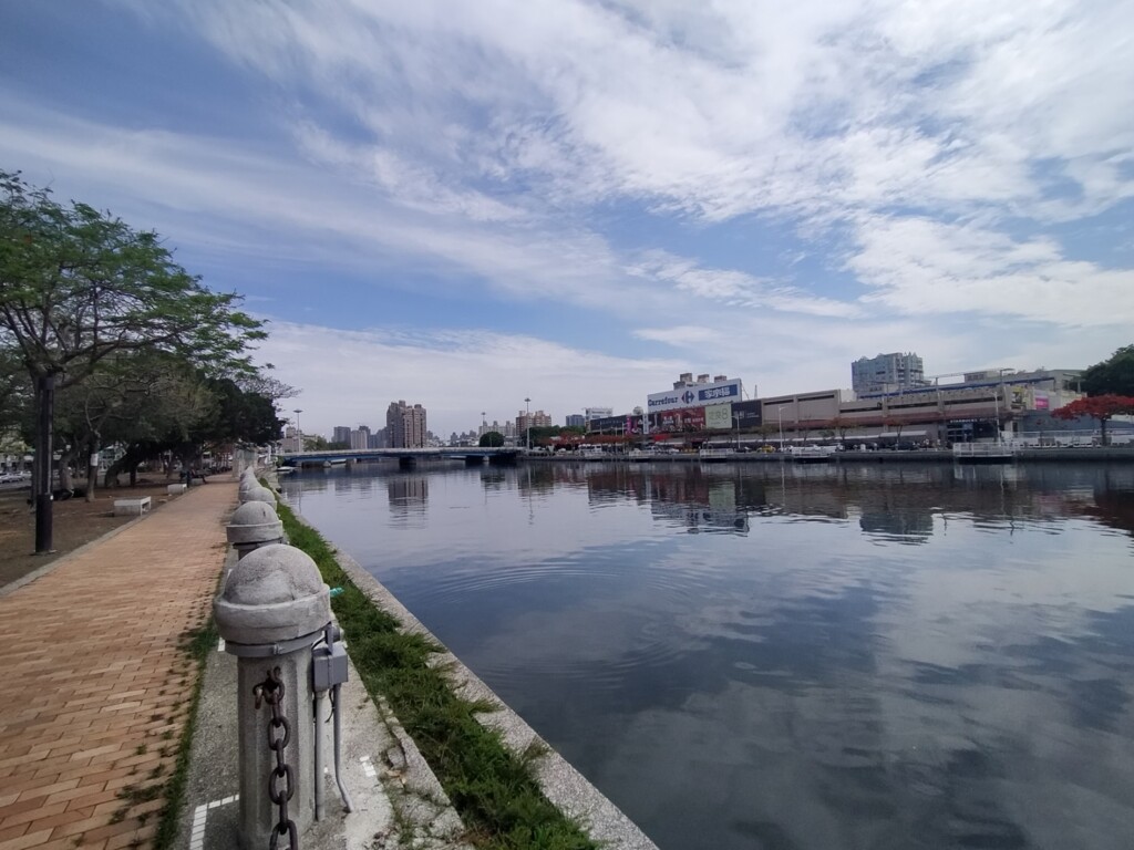 七賢大樓地上權高雄市鹽埕區七賢三路套房愛河邊七賢大套房 房屋出售 樂屋網
