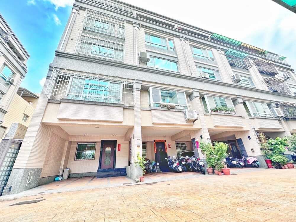 高雄市岡山區大德一路別墅 岡山 和平公園旁 社區超美尊親大車墅 房屋出售 樂屋網