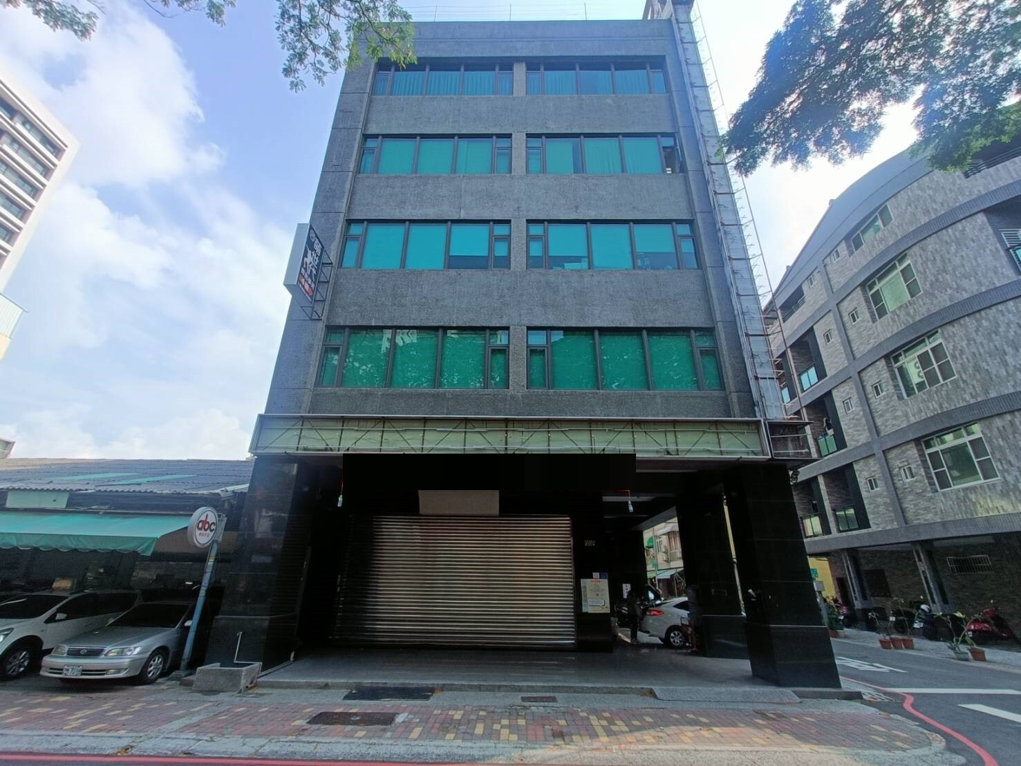 高雄市三民區大順二路透天厝鼎山家樂福商圈醫美首選12樓 房屋出租 樂屋網