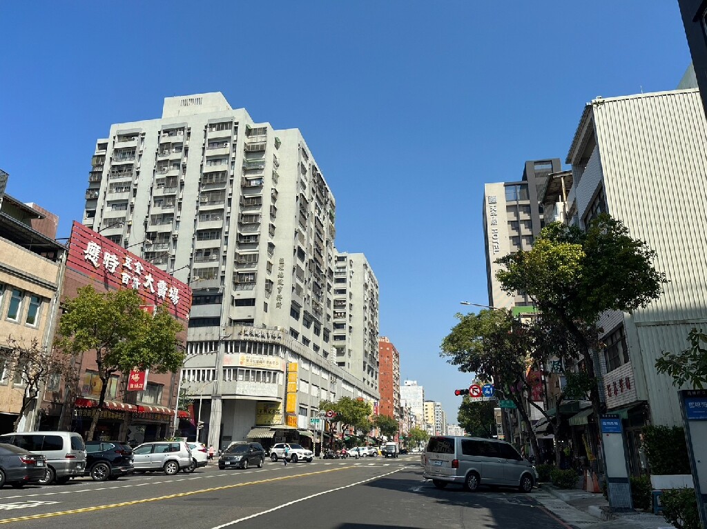 高雄市鹽埕區建國四路透天厝具整合效益|雙捷運騎樓有市店面 房屋出售 樂屋網
