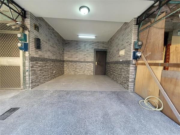 高雄市仁武區大同一街透天厝近八卦國小八德商圈 整棟翻新車庫三樓透天 房屋出售 樂屋網