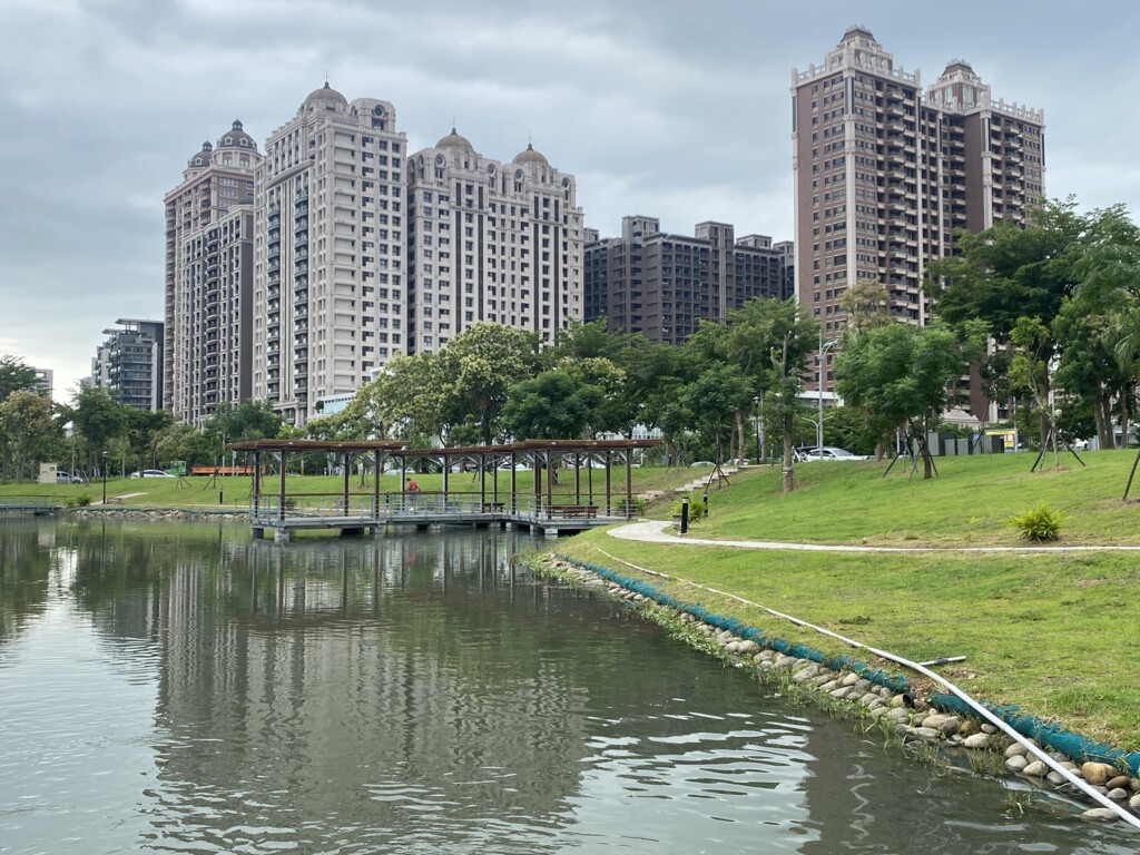 德鑫御天地新竹縣竹北市自強三路電梯大廈1分鐘 成功國中 德鑫室內40坪車 房屋出售 樂屋網