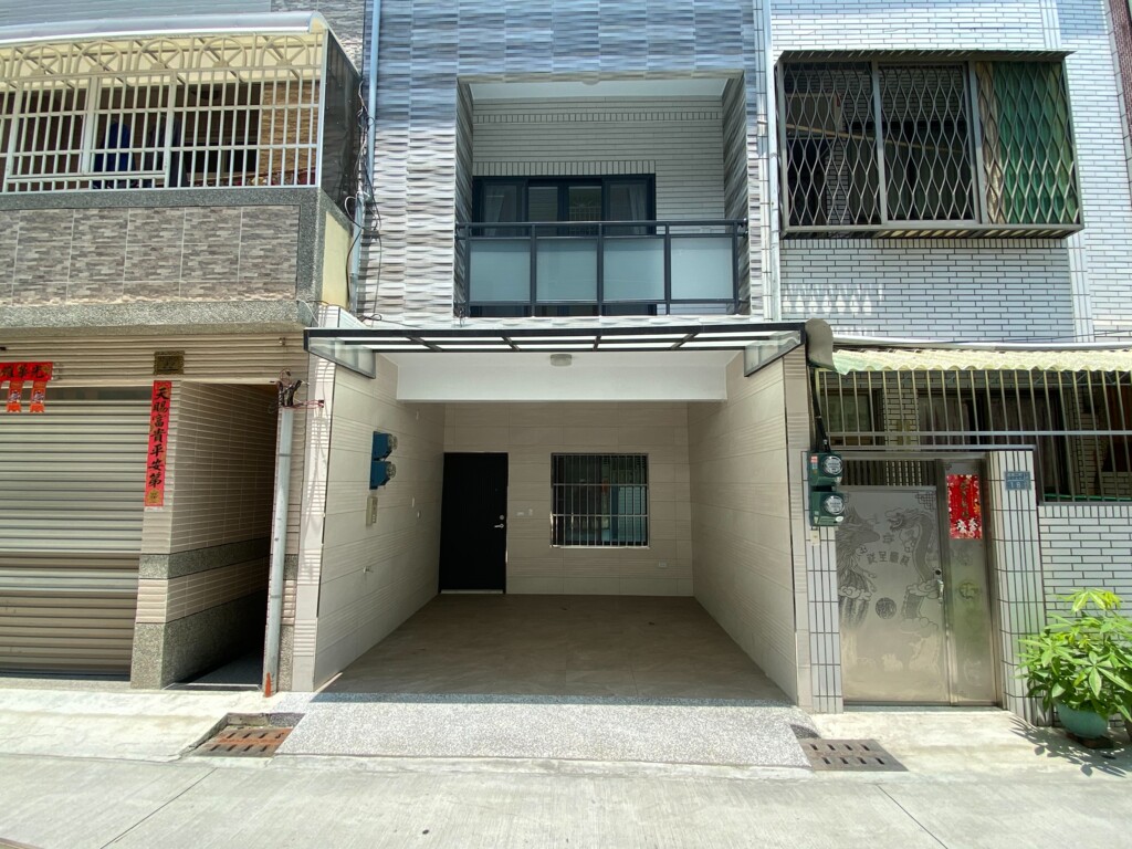 高雄市三民區遼寧二街透天厝☀小李☀後驛商圈翻新美車墅透天 房屋出售 樂屋網
