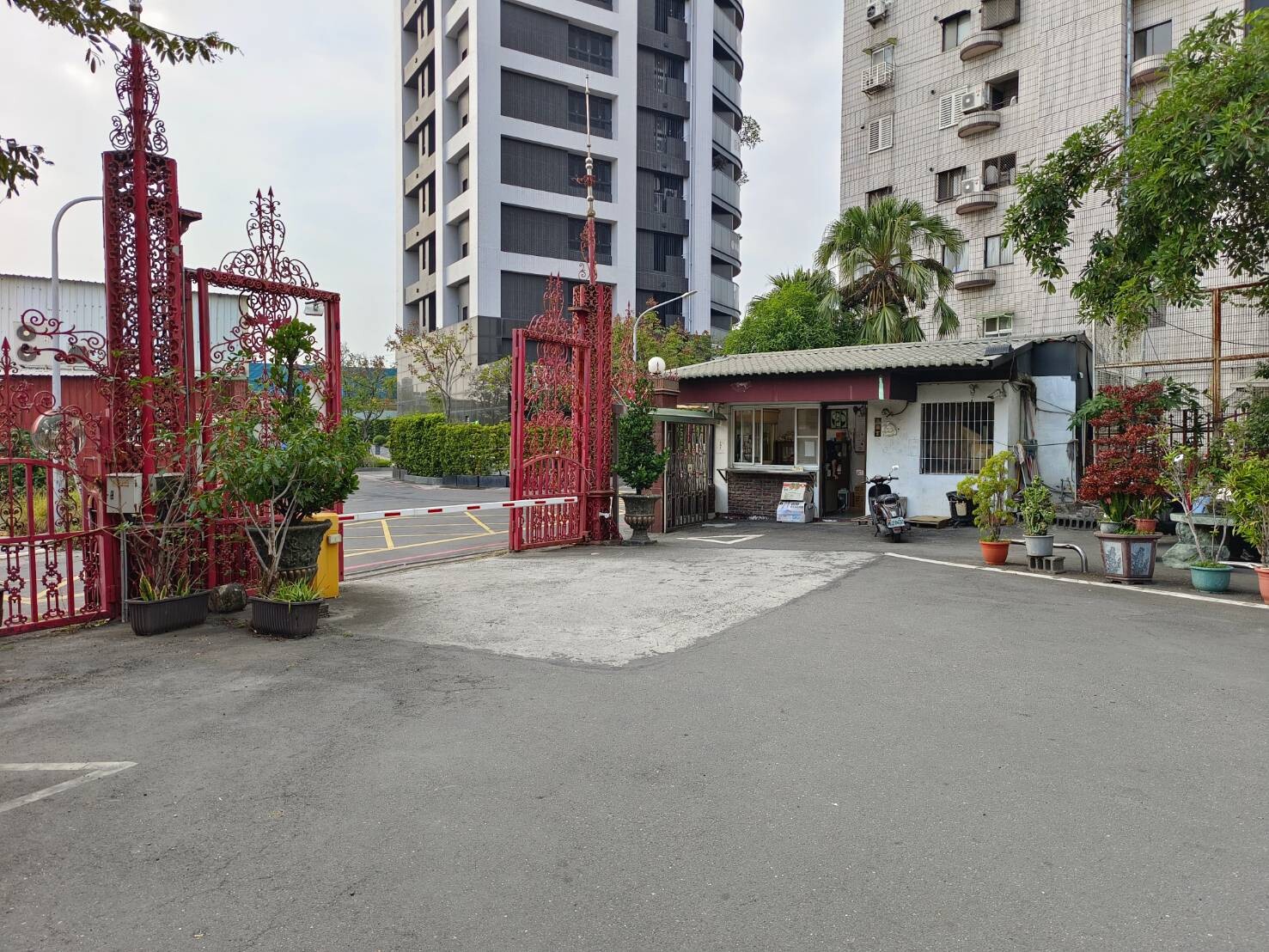 高雄市鳥松區大埤路電梯大廈澄清湖全新翻修山水大廈景觀大套房 房屋出租 樂屋網