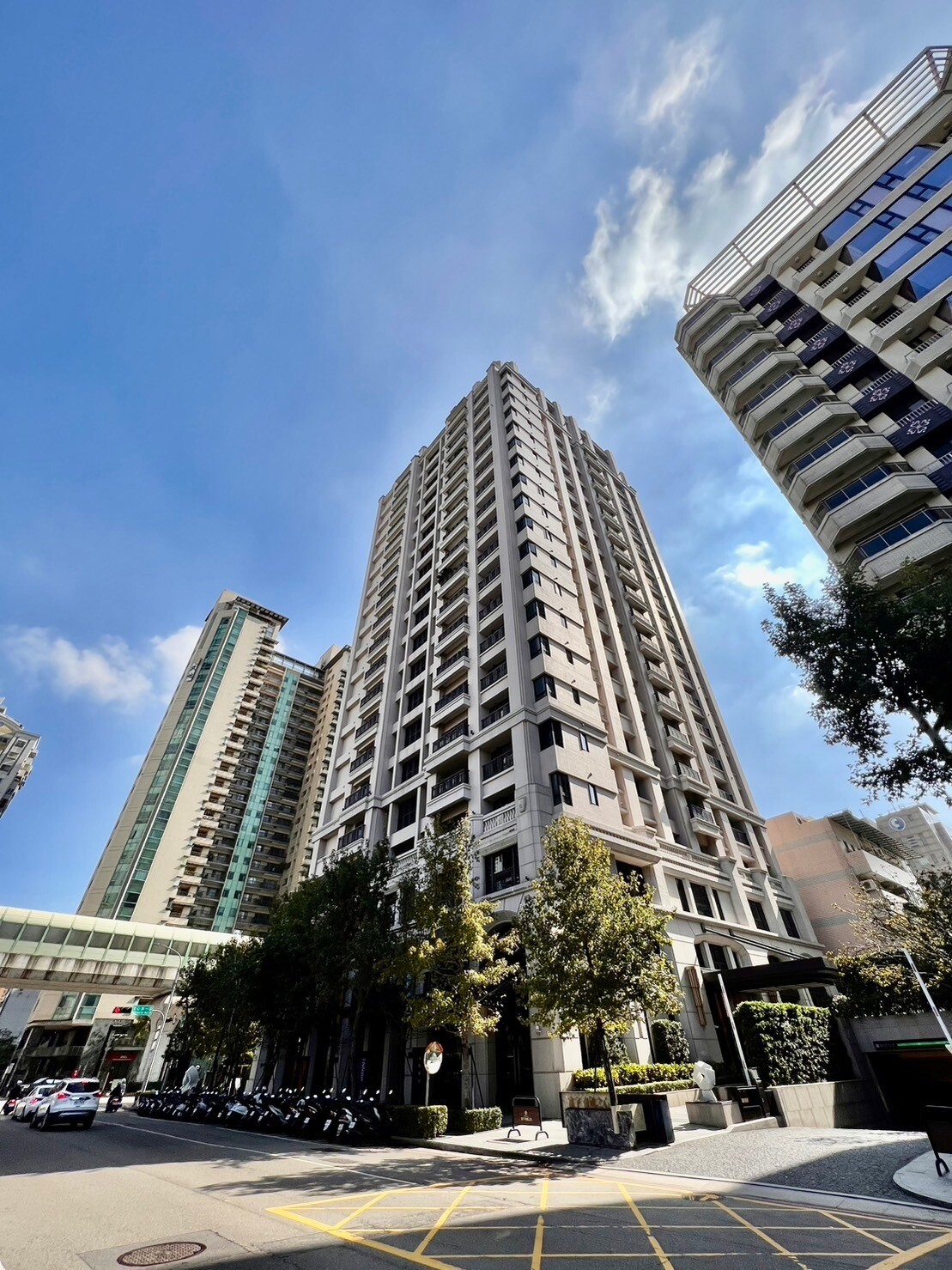 富宇帝國之心台中市南屯區文心路一段電梯大廈森林公園無限視野.帝國之心三房雙平車 房屋出售 樂屋網