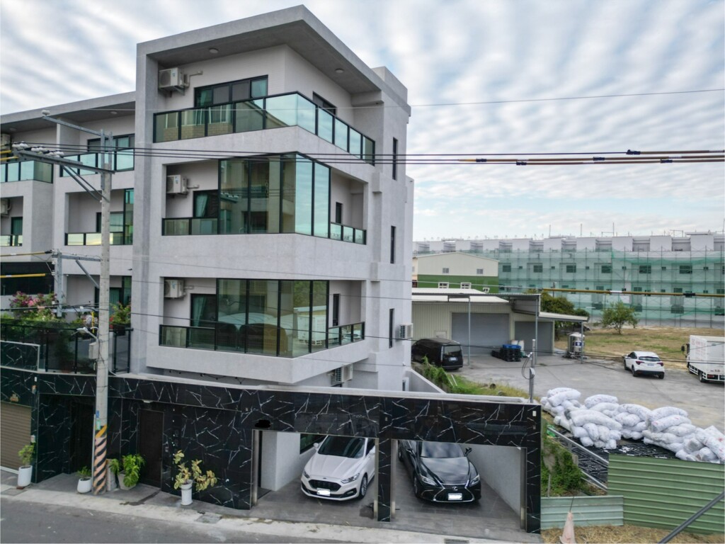 台南市關廟區關新路二段別墅【地坪62坪】★關廟兩年屋★朝南★邊間雙車美墅★ 房屋出售 樂屋網
