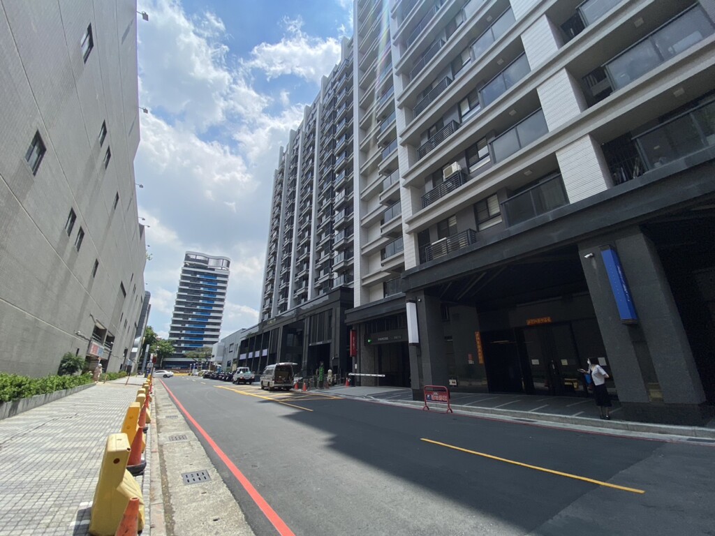 龍騰鑫天地no2高雄市三民區順昌街電梯大廈【鑫天地2】即將交屋鼎山輕軌全新邊間三房平車 房屋出售 樂屋網