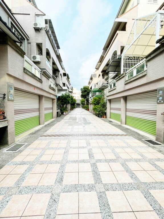 高雄市仁武區澄合街透天厝 仁雄商圈社區型超大雙車別墅 房屋出售 樂屋網