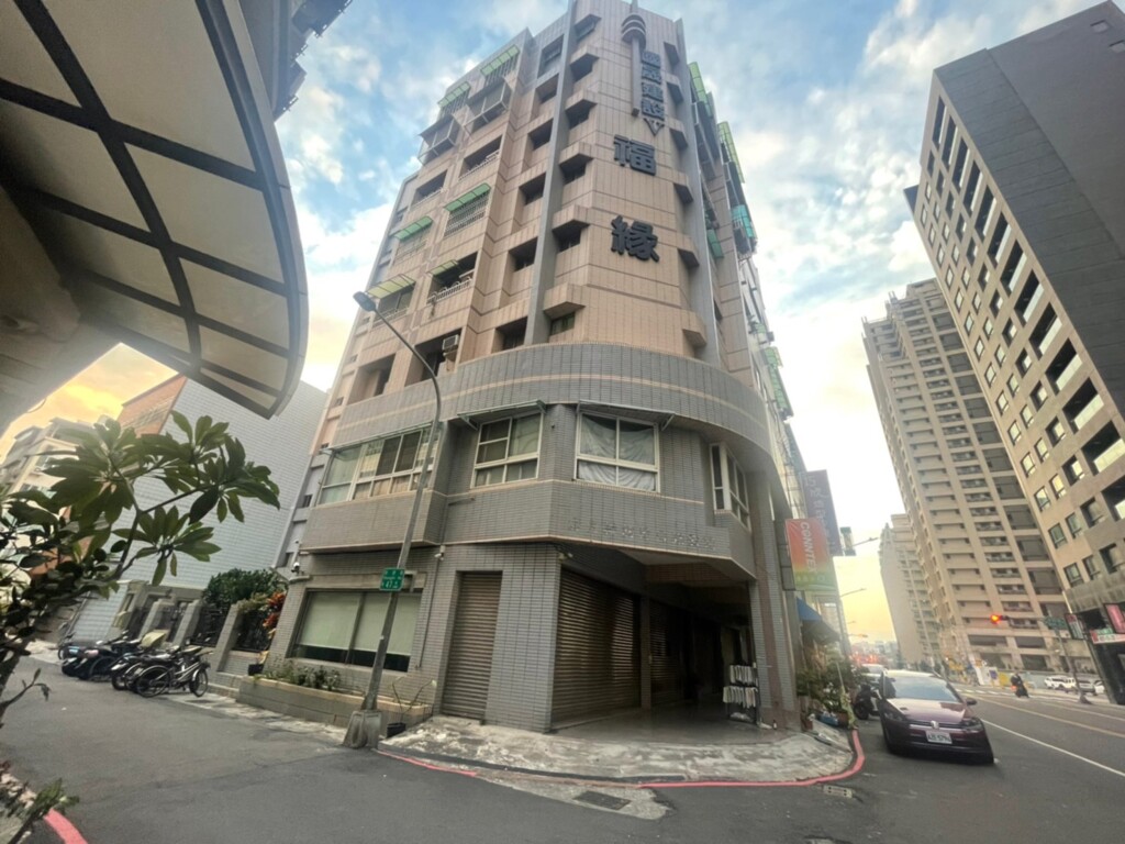 福緣高雄市左營區崇德路電梯大廈巨蛋漢神三角窗大面寬店面雙套房三車位 房屋出售 樂屋網