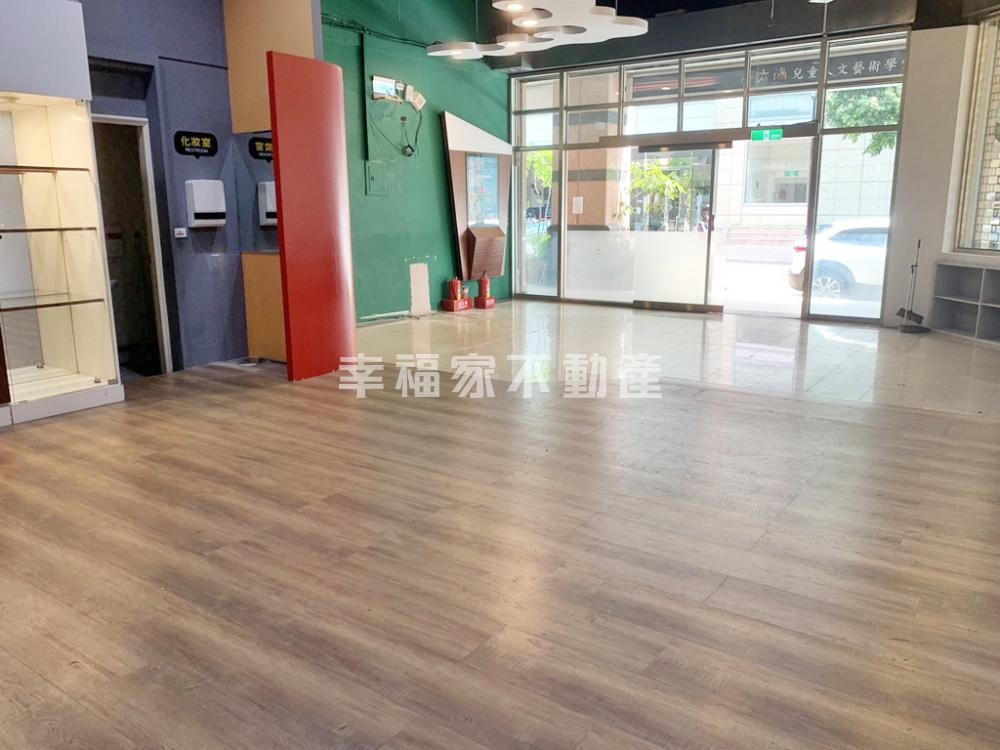 文化名園台南市東區中華東路三段電梯大廈♥ 『 東區 』。(租)文化中心大面寬金店♥ 房屋出租 樂屋網