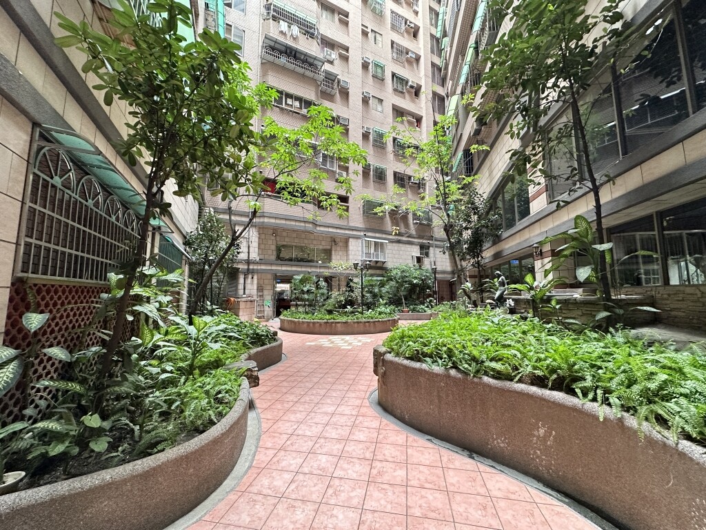 大樓-微笑公園首排 堤郡 綠蔭景觀四房+車位 - 高雄市左營區堤郡買房子、房屋出售 | 樂屋網