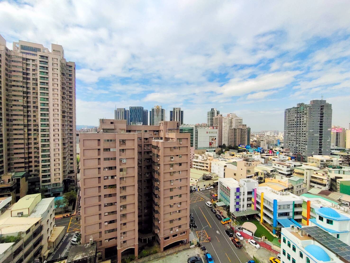 漢神巨蛋商圈四房~r14捷運次高樓層住家 高雄市左營區富民大樓富民國宅地上權買房子、房屋出售 樂屋網