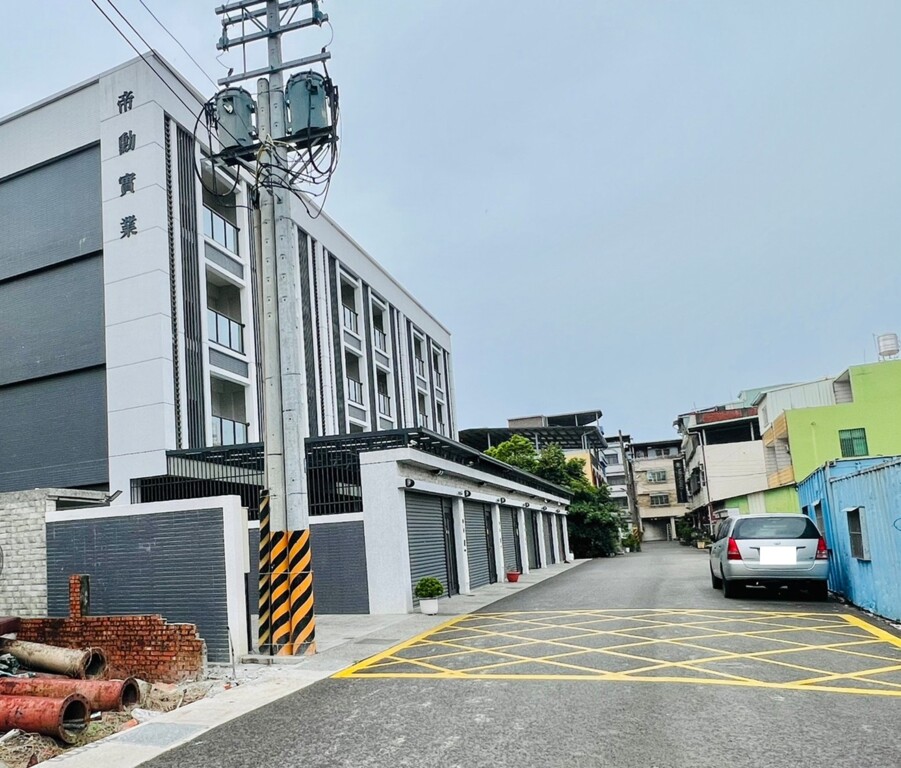 帝勳時尚透天區高雄市大寮區鳳林一路電梯大廈昭明國小二年厝亮麗華廈平面車位 房屋出售 樂屋網