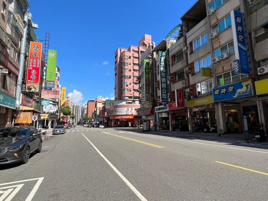 荷蘭皇庭高雄市三民區覺民路電梯大廈住商丹丹 陽明學區21房車位 房屋出售 樂屋網