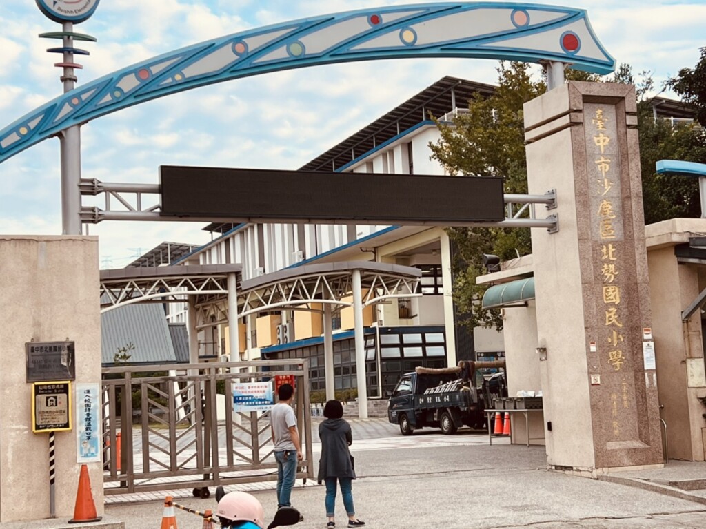 總太初見台中市沙鹿區六路十四街電梯大廈北勢國小全新華廈 房屋出售 樂屋網
