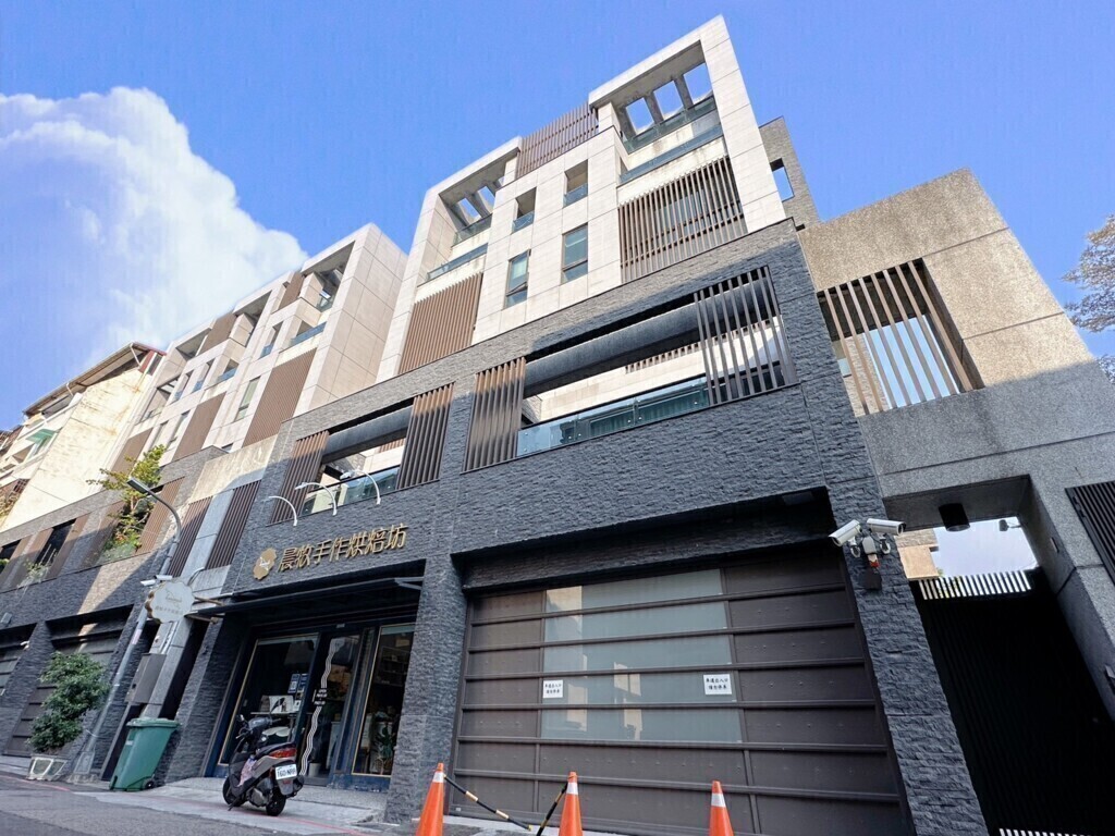 山水觀道台中市北區瑞祥街別墅獨家~一中商圈店面5套房 可改回電梯別墅 房屋出售 樂屋網